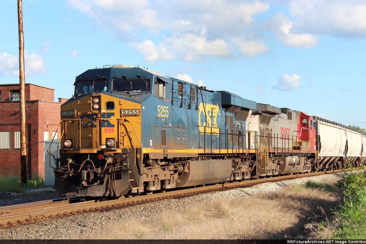 CSX 5255 BNSF 723